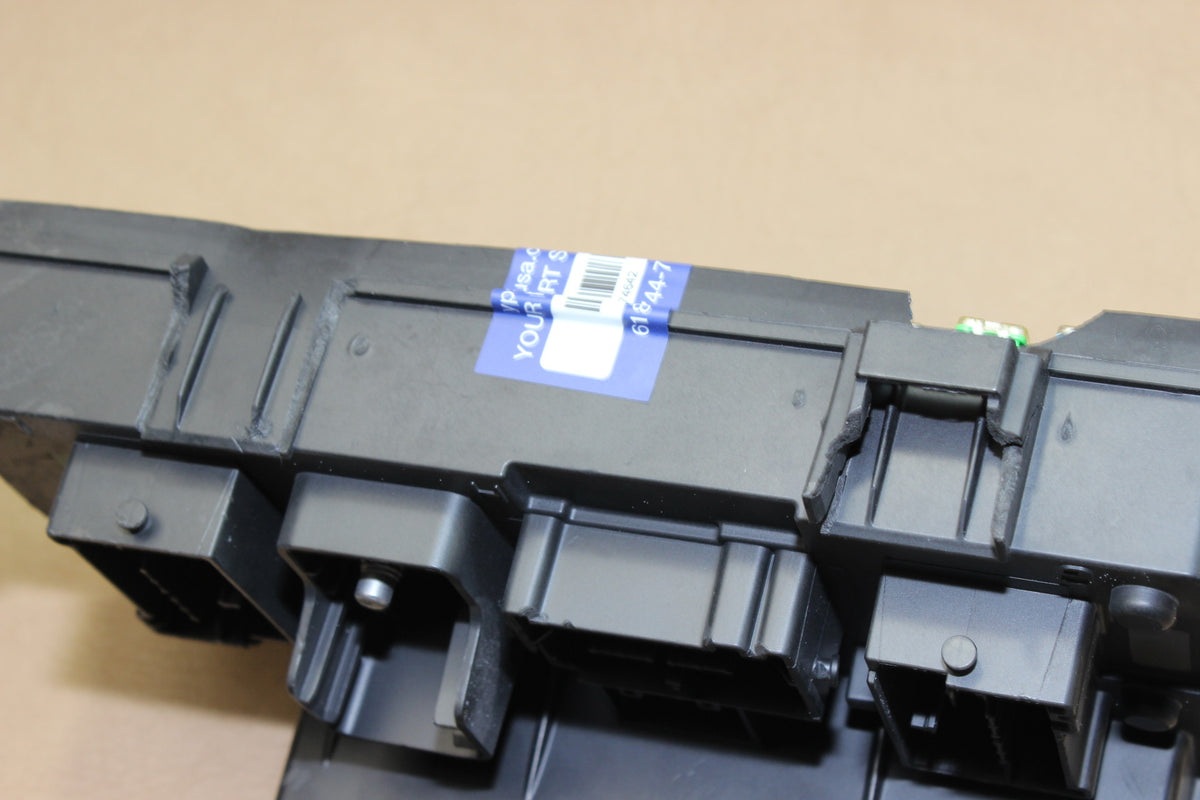 2015 COMPASS PATRIOT FUSE BOX INTEGRATED POWER RELAY MODULE BCM 682328 ...
