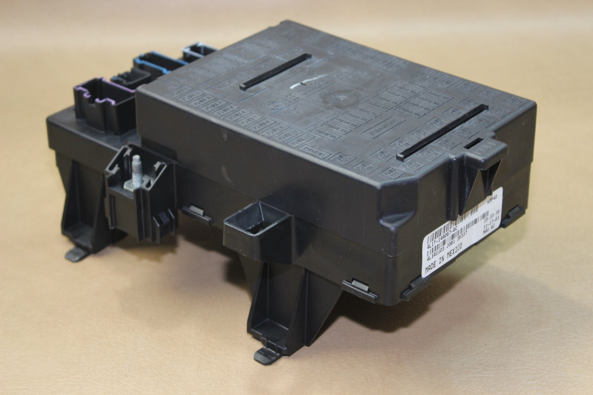04 NAVIGATOR EXPEDITION FUSE BOX MODULE POWER DISTRIBUTION 4L1T-14A067 ...